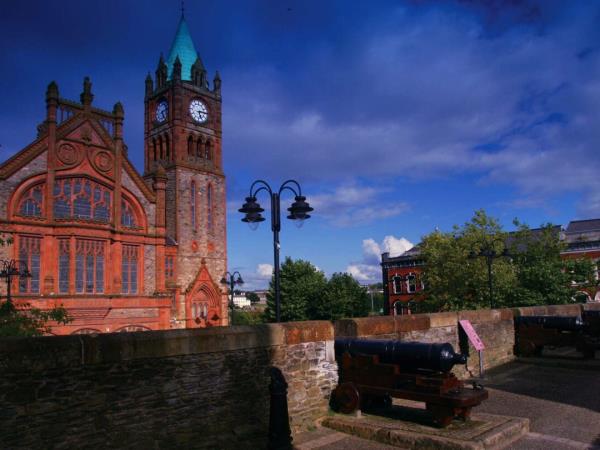 Dublin, Belfast & Causeway Coast guided rail tour | Responsible Travel