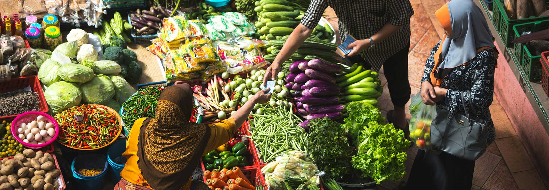 Why eat local food on vacation